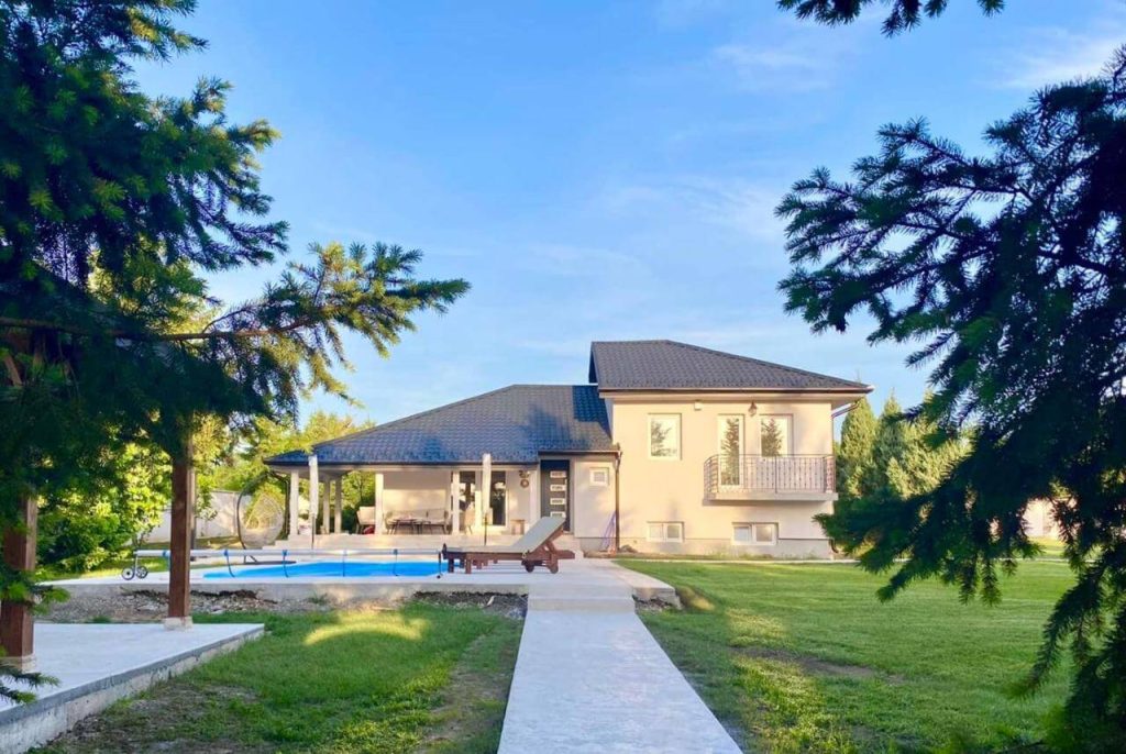 Smeštaj sa bazenom za odmor u Srbiji | TopSmestaj